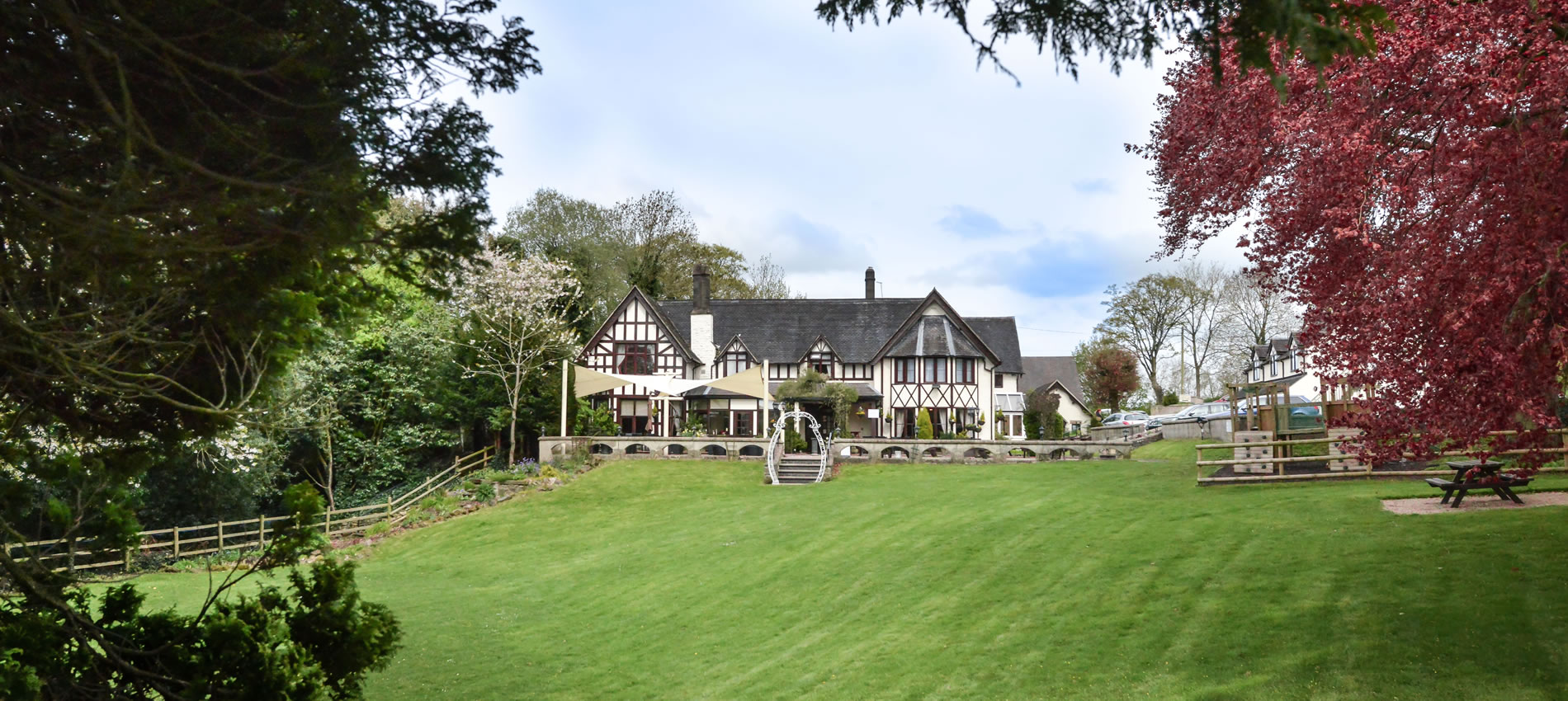 Hotel - Restaurant - Wedding Venue in the Peak District - Bentley Brook Inn